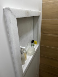 Ponto positivo , suporte para sabonete e shampoo no box