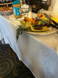 Breakfast buffet (8:30am)