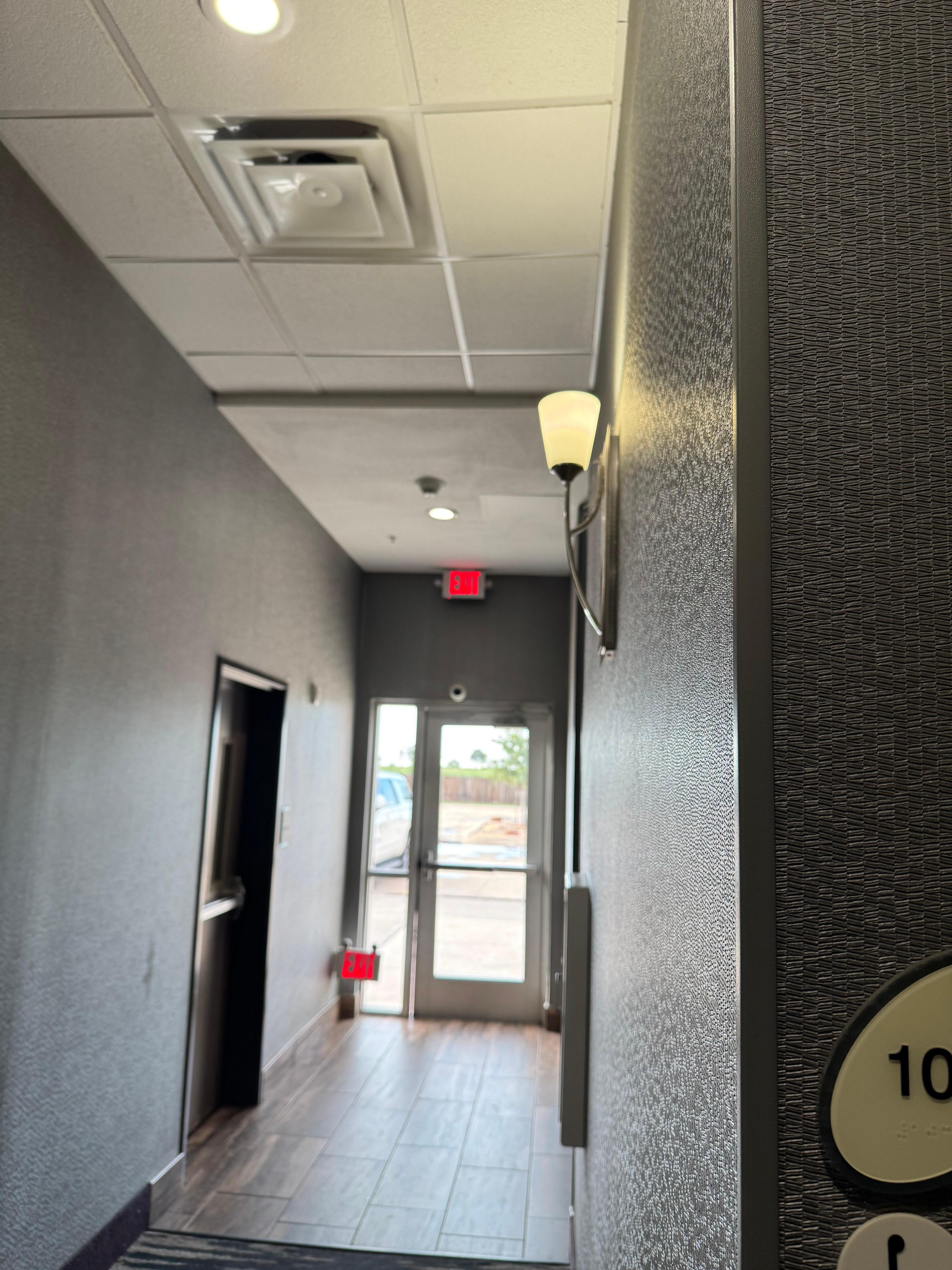 Side entrance that doesn’t latch
