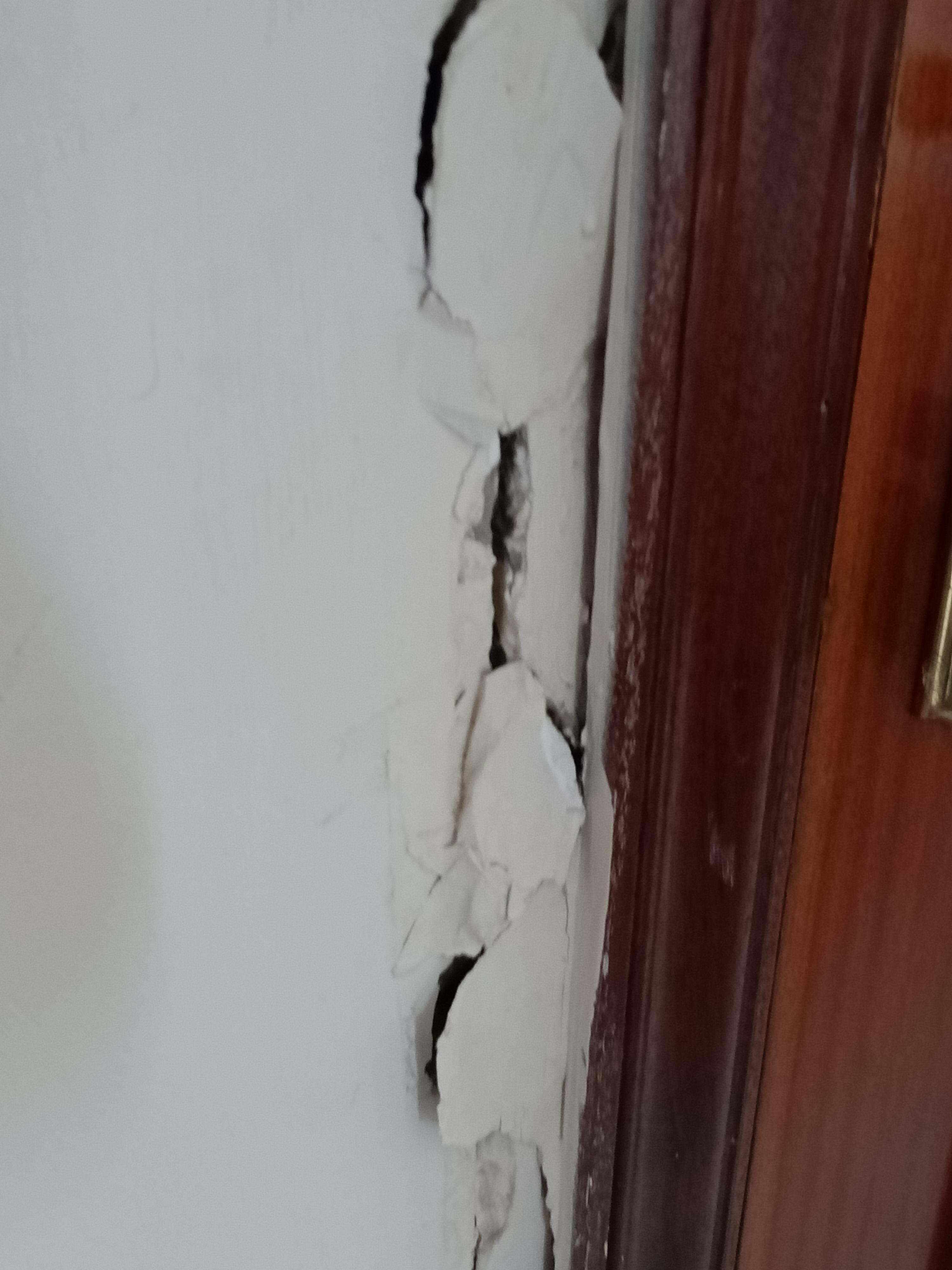 Security poor
And I was concerned as a solo traveller woman 
