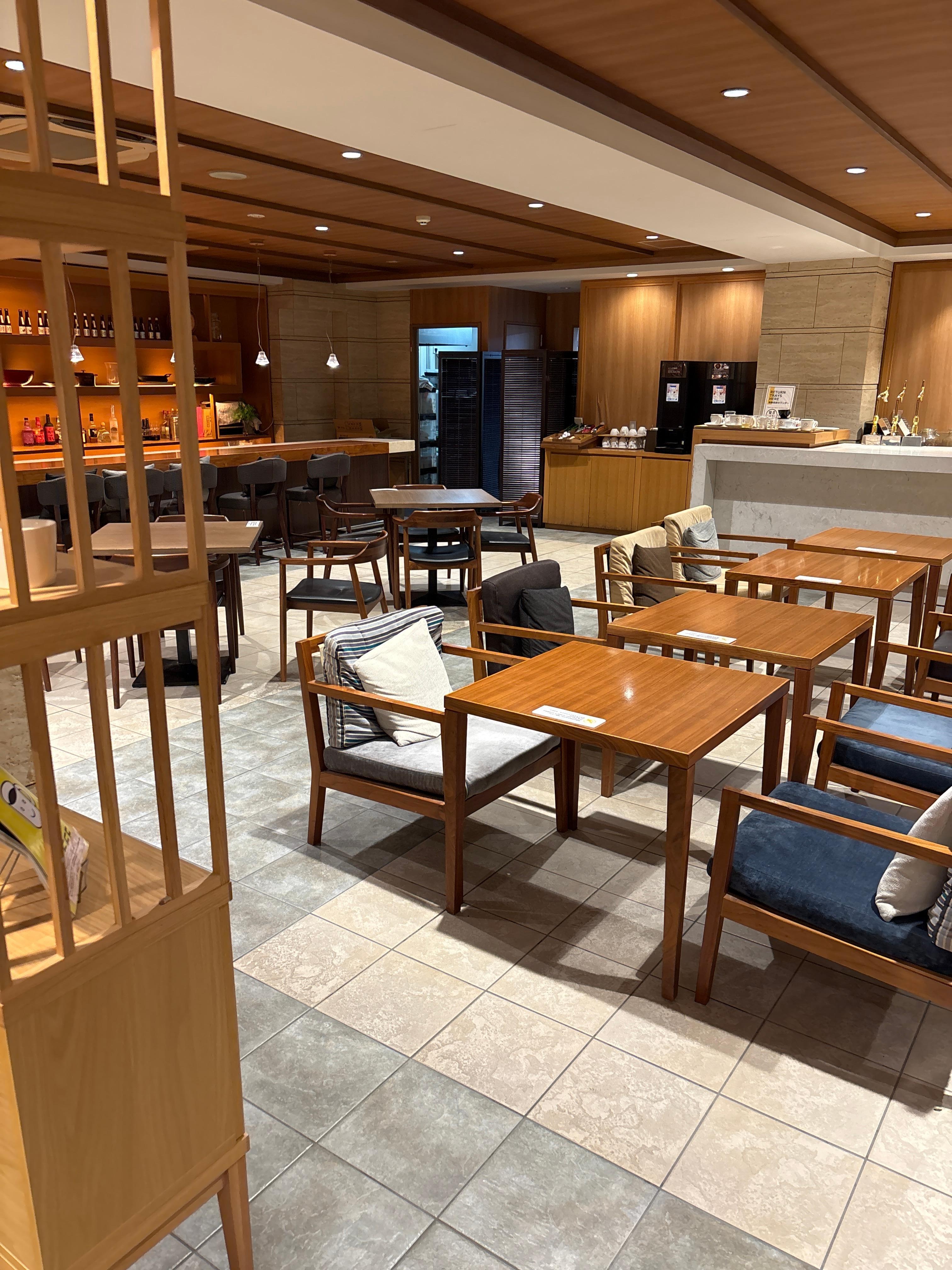 ラウンジ兼朝食会場　きれいでオシャレ