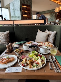 朝食