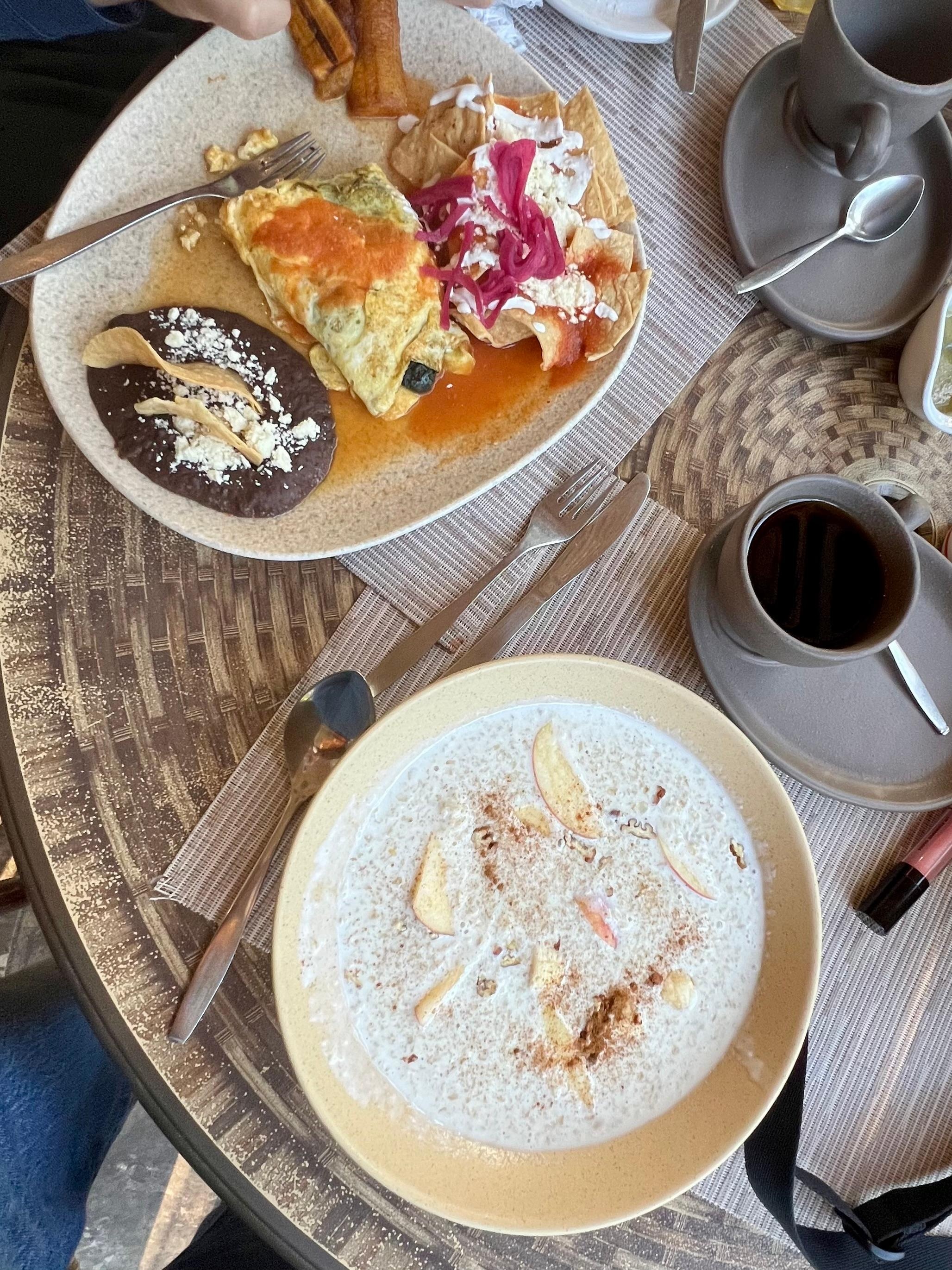 Great breakfast. Restaurant is in hotel premises. 