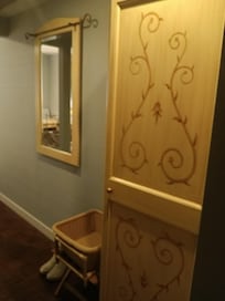 クロークの扉もずれていてしっかりと閉められませんでした。残念😞