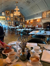 Breakfast/dinner hall