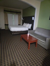 The king bed in my room was the closest to my sleep number bed at home. I slept like a baby! 💞