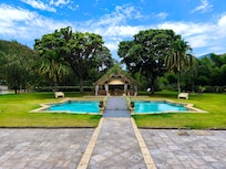 Piscina externa Estrela de Davi. Não é mais usada como piscina.