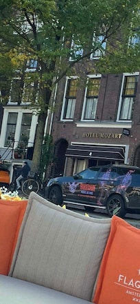 Vy på hotell från kanaltur!