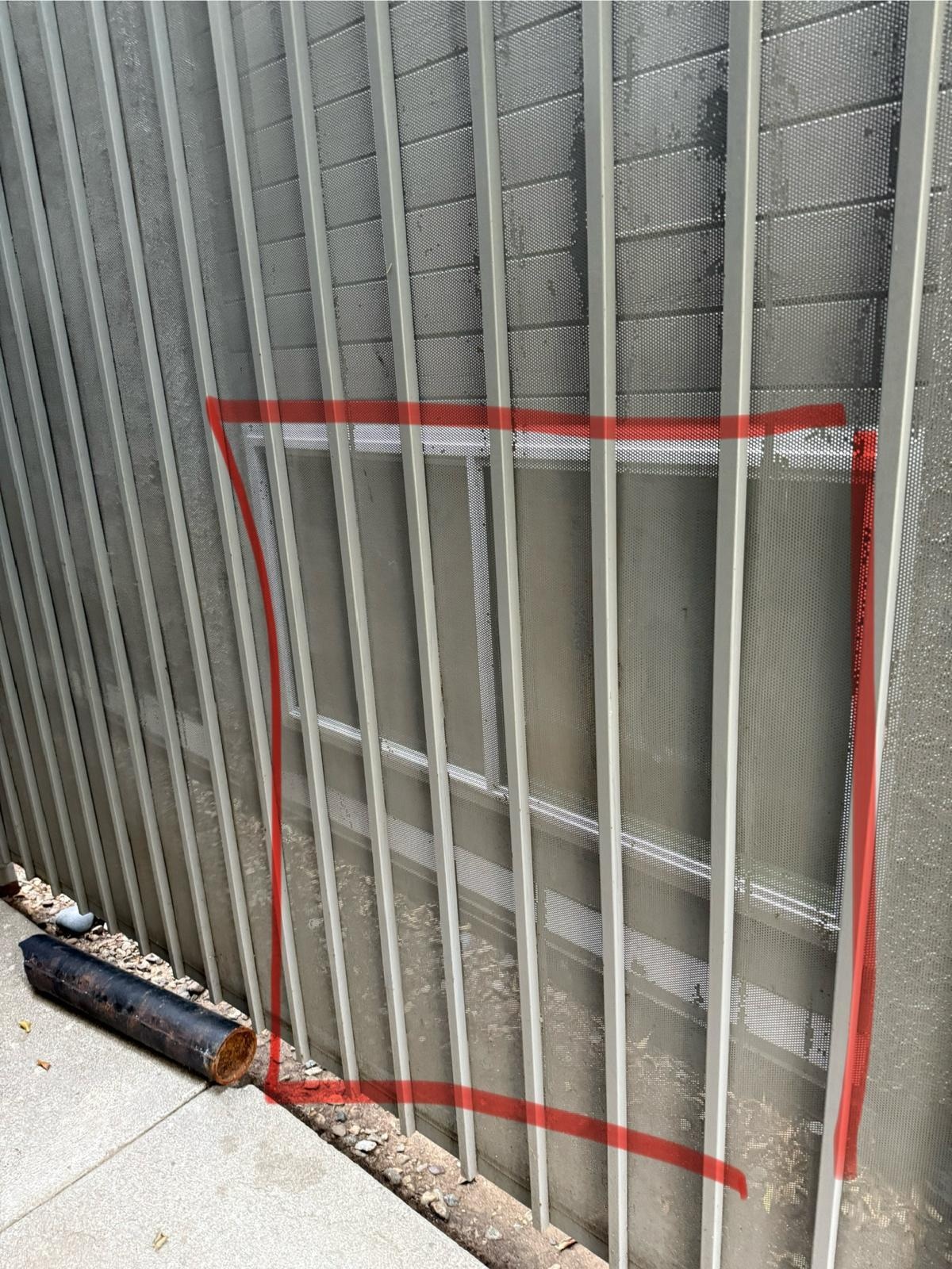 The room they wanted to give us first without daylight. From the outright.