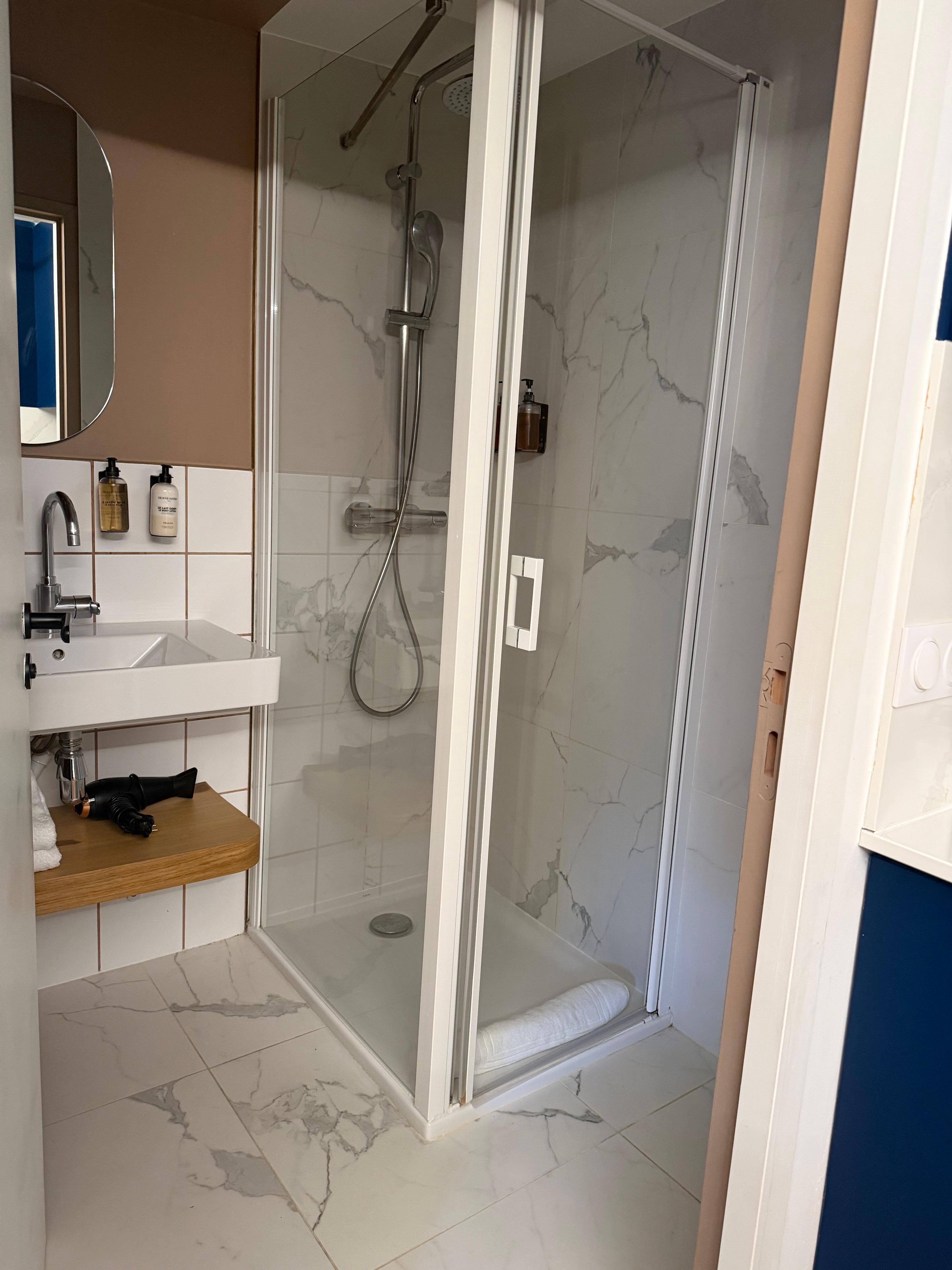 シャワールーム　(トイレは別)