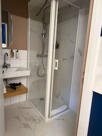 シャワールーム (トイレは別)