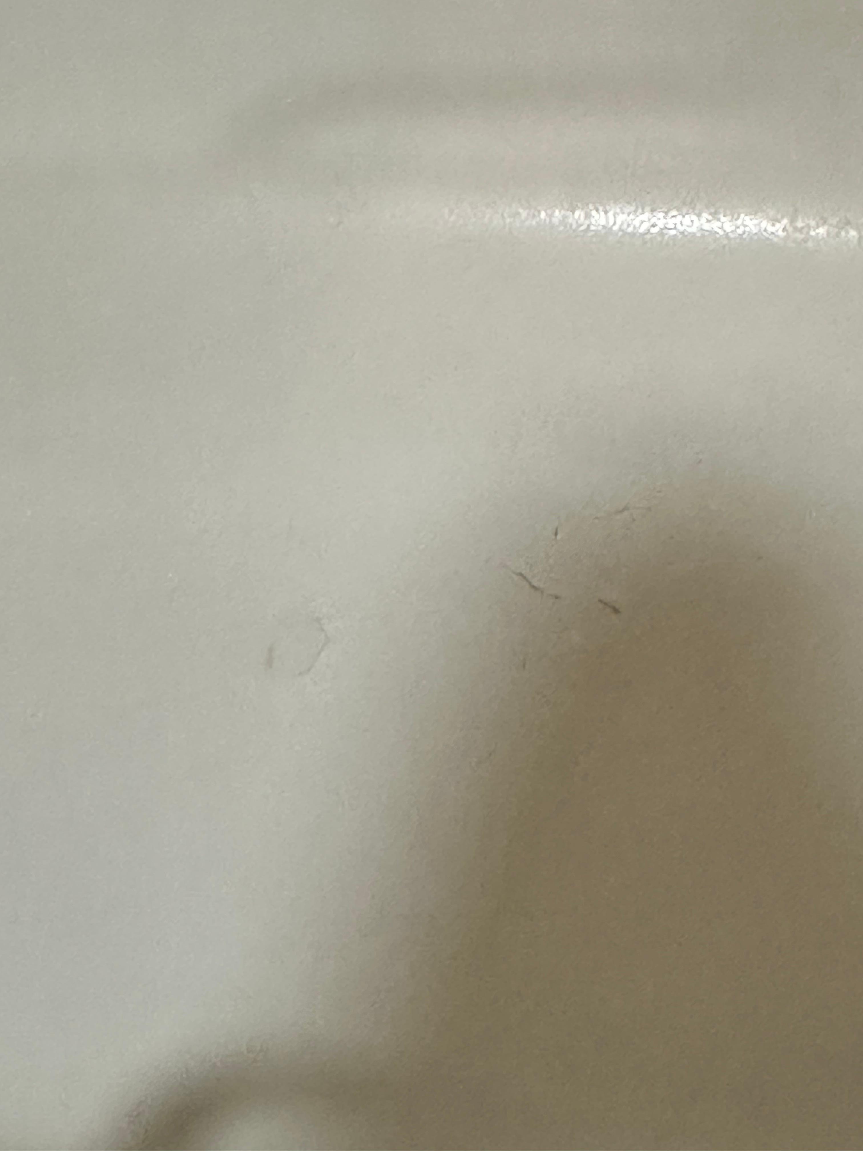 Cracked lining bath tub 