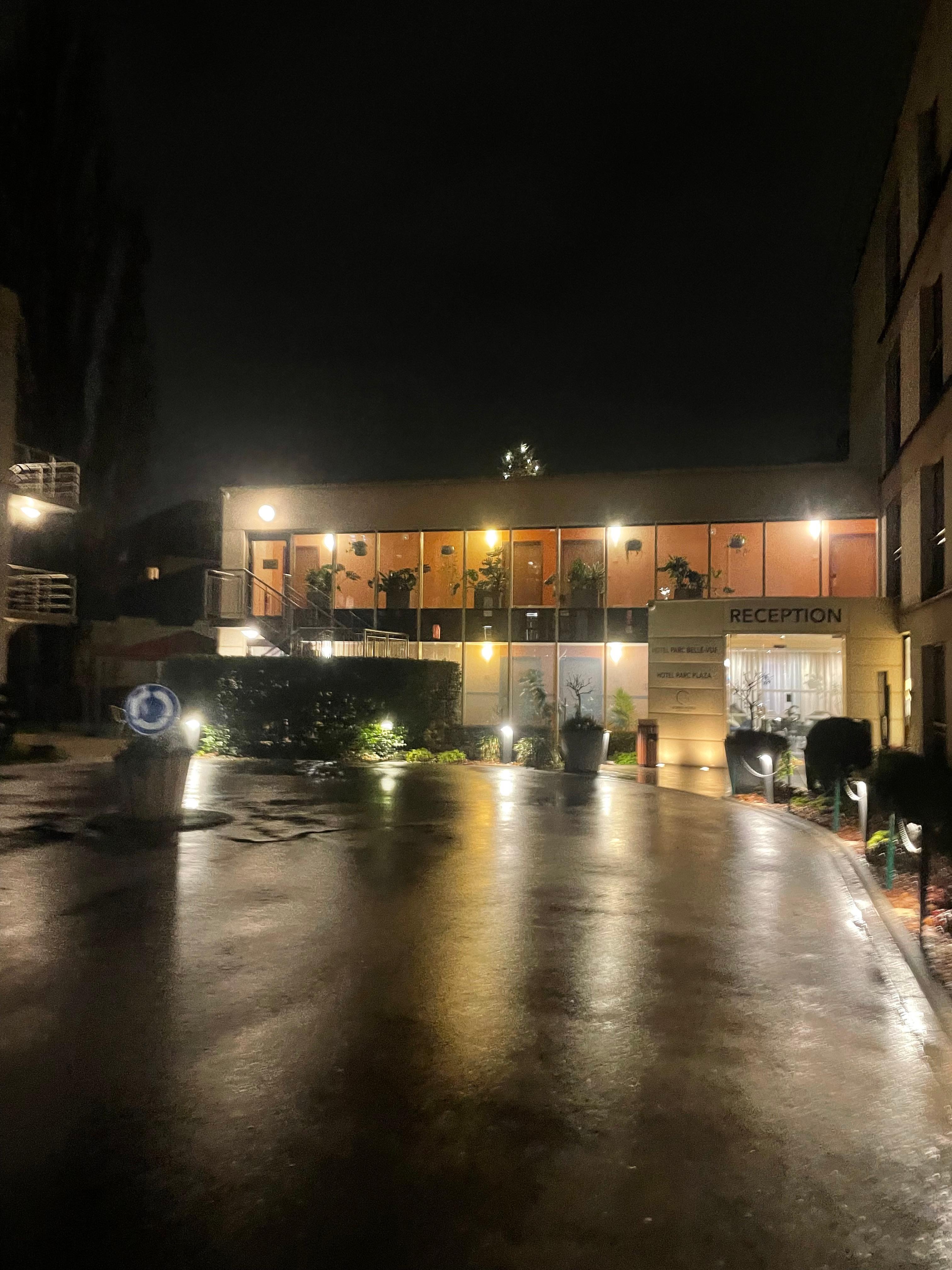 The Hotel main entrance 