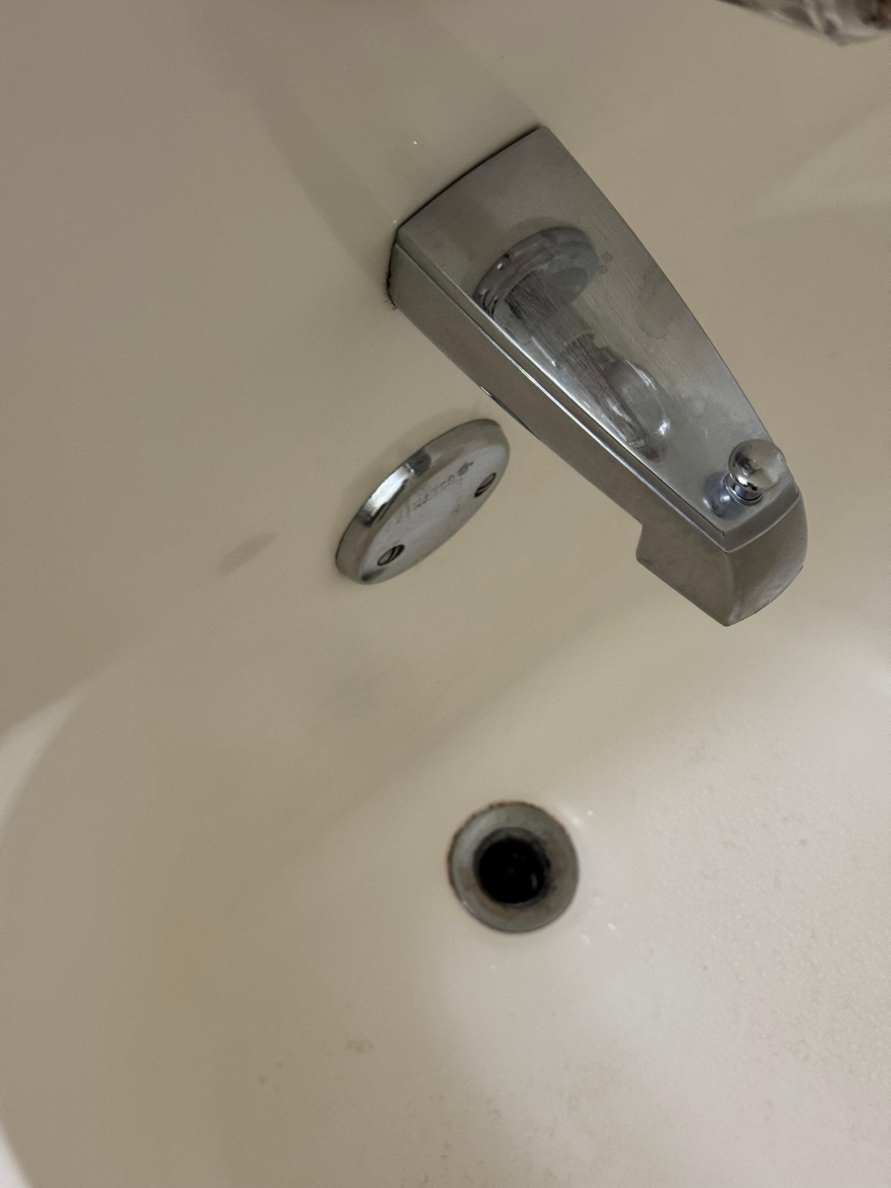 No stopper in tub