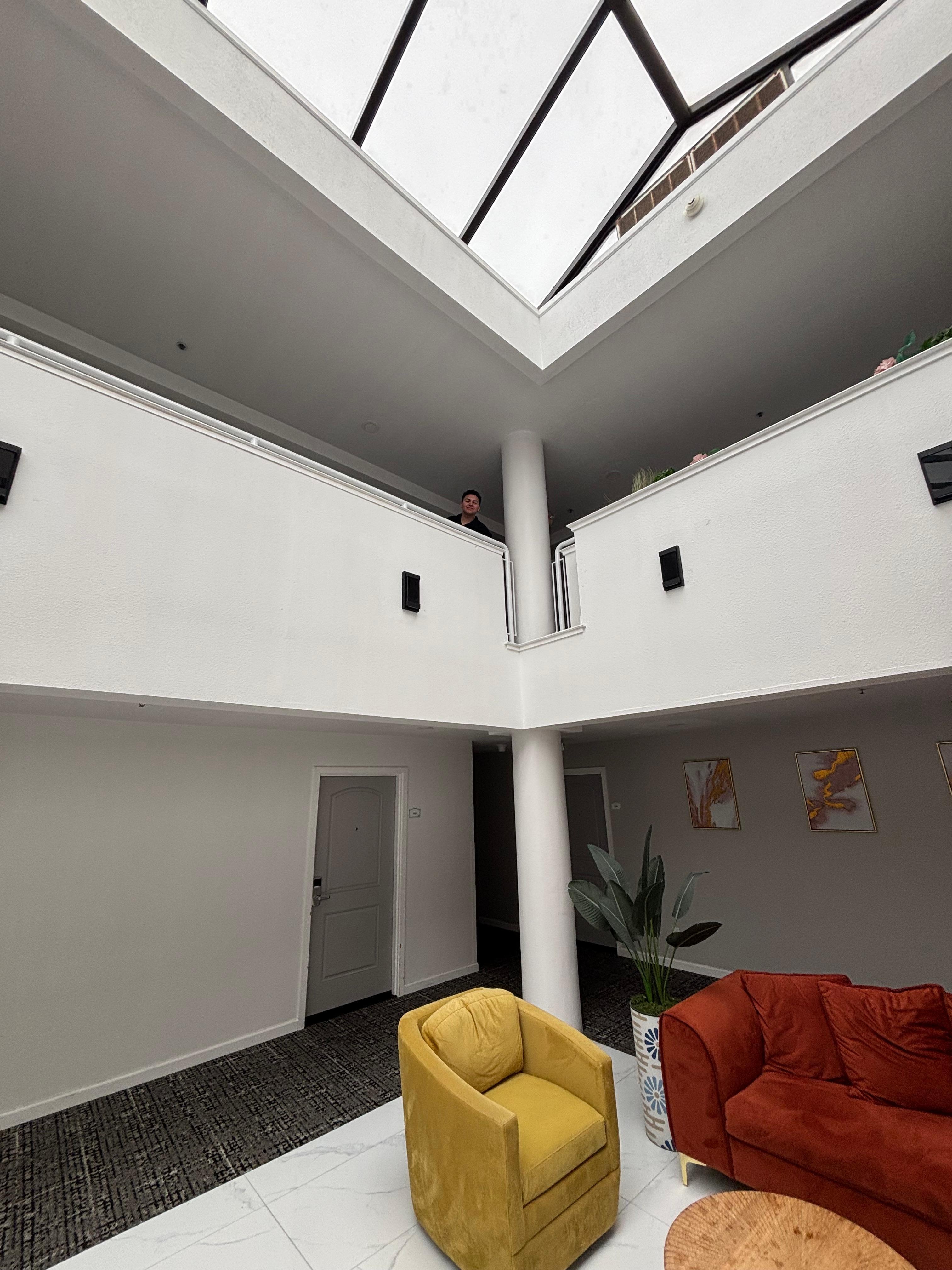 Good lighting, clean, good customer service! 