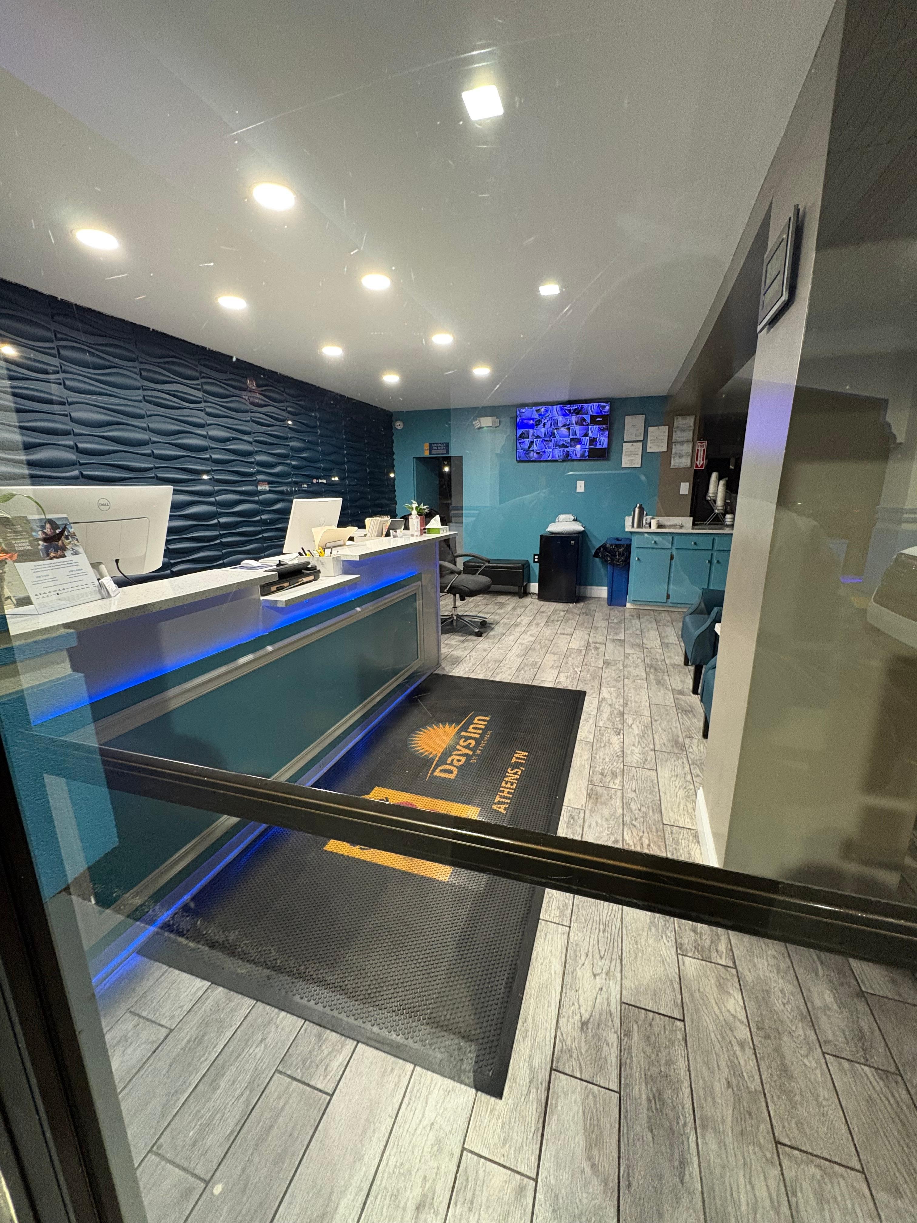 6am. I one at front desk and door locked