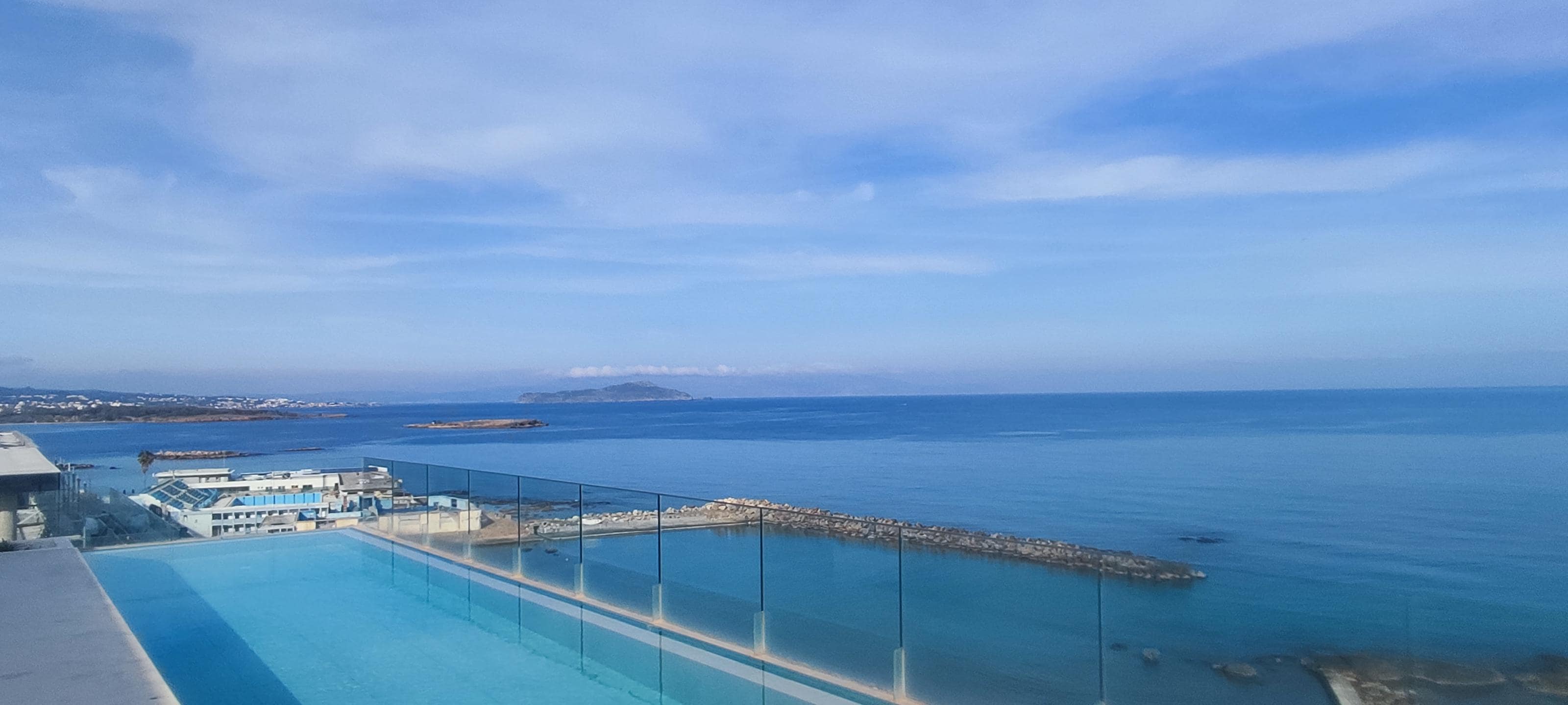 Vue depuis le toit avec piscine 
