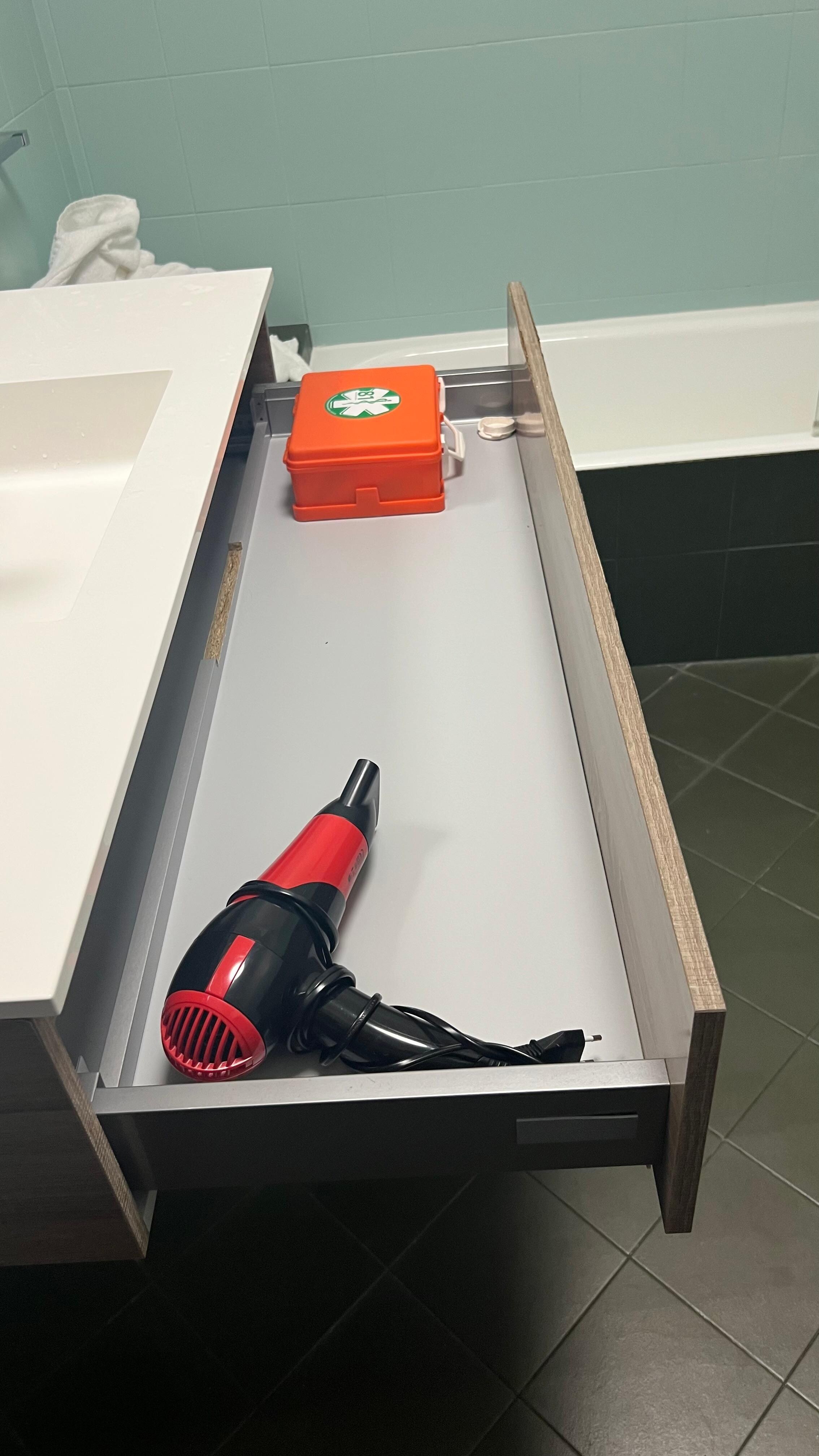 Sink drawer is split