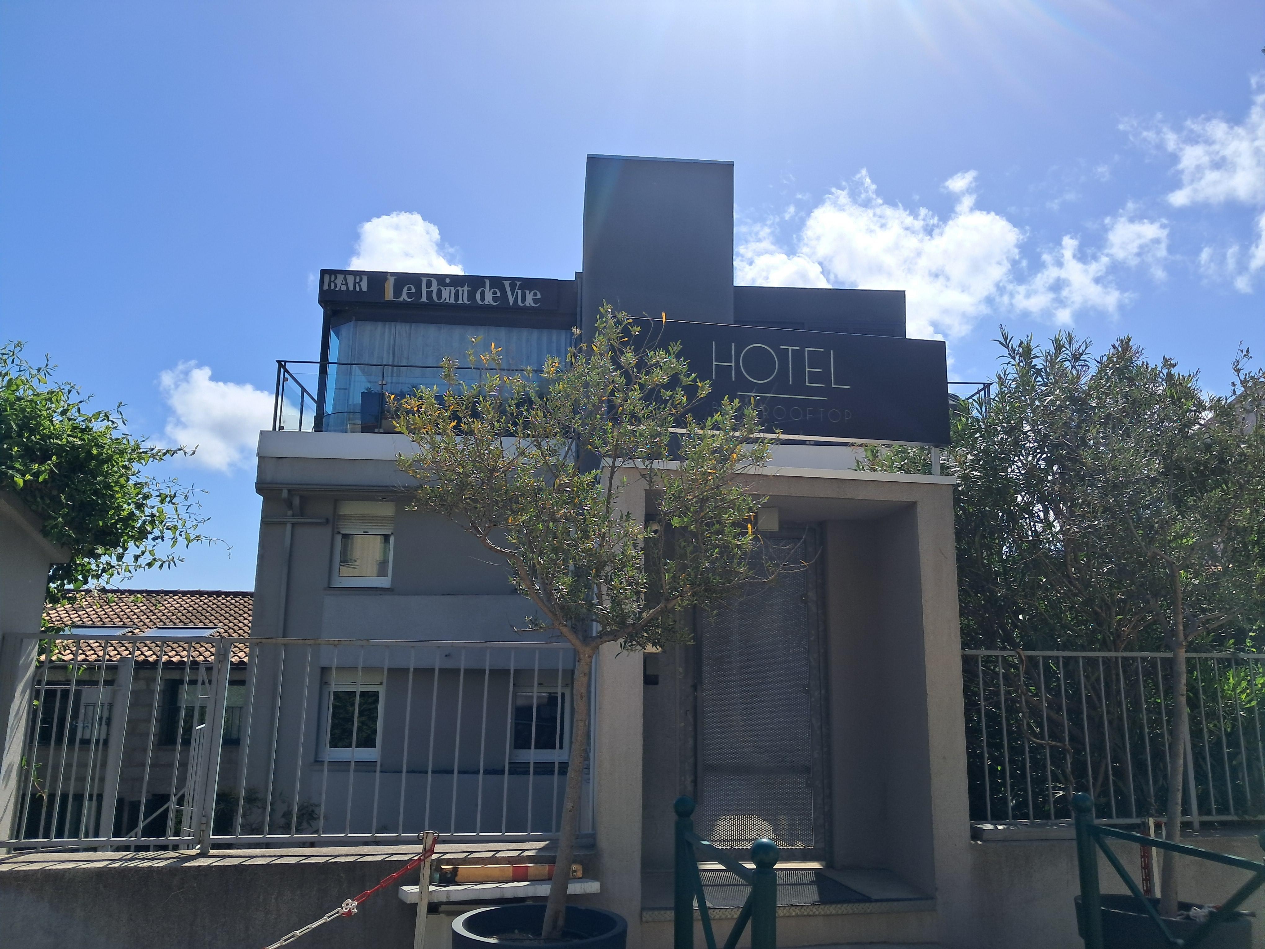 Hotel we were told to go to about 250 meters from the Alcyon Residence. No where is Best Western in the signage