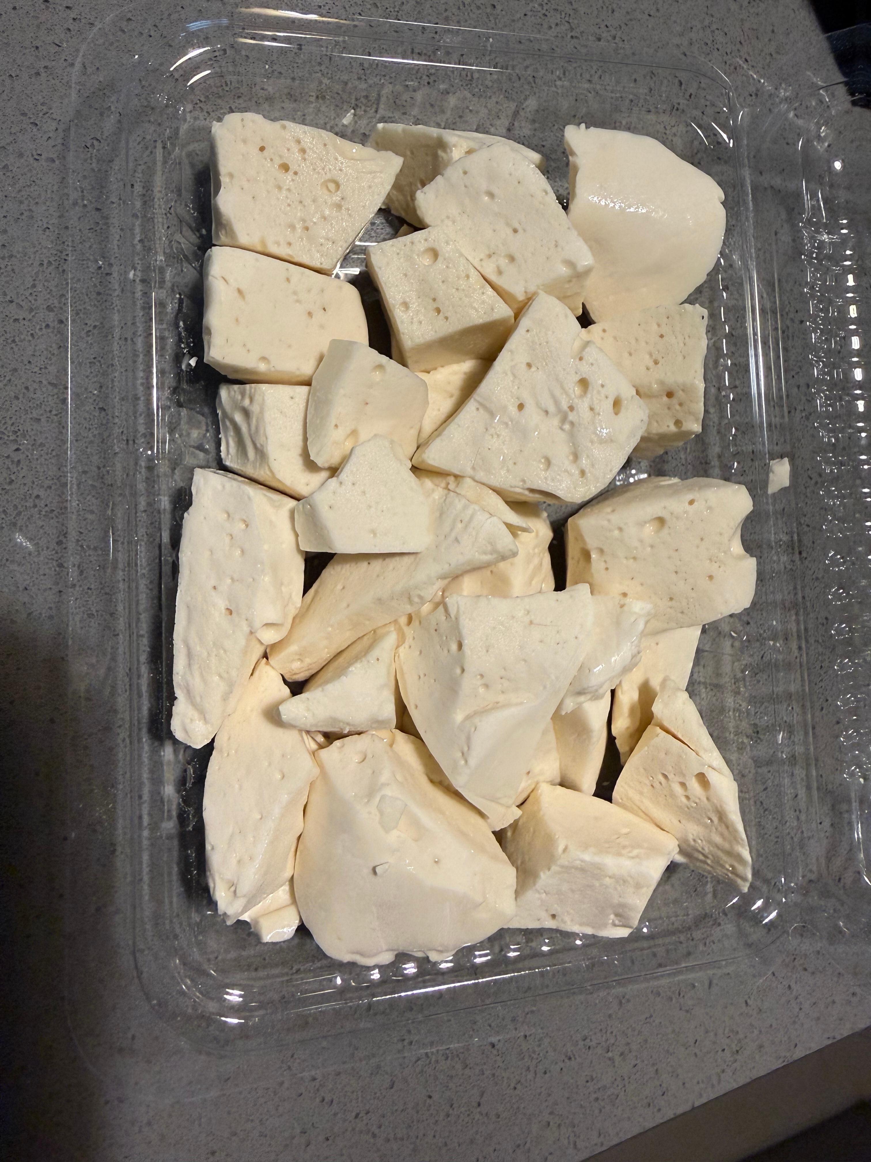 Brought this at the Busan Station. KRW 3000. Seller was an old couple. Remind me of my childhood days. This is called “Ding Ding Tang” and it very rare or hardly able to find it in Singapore anymore. 👍👍👍