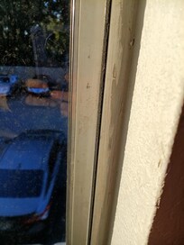 This is the window that doesn’t close all the way or lock