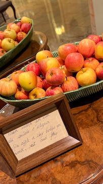 Maçãs disponíveis todos os dias no bar