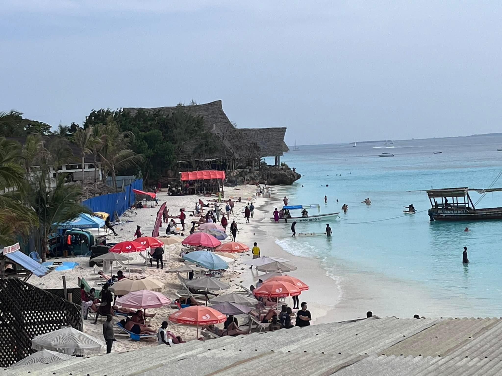 Stranden från en restaurang. Kan rekommendera Tam Tam väldigt god mat på vägen ner till stranden 