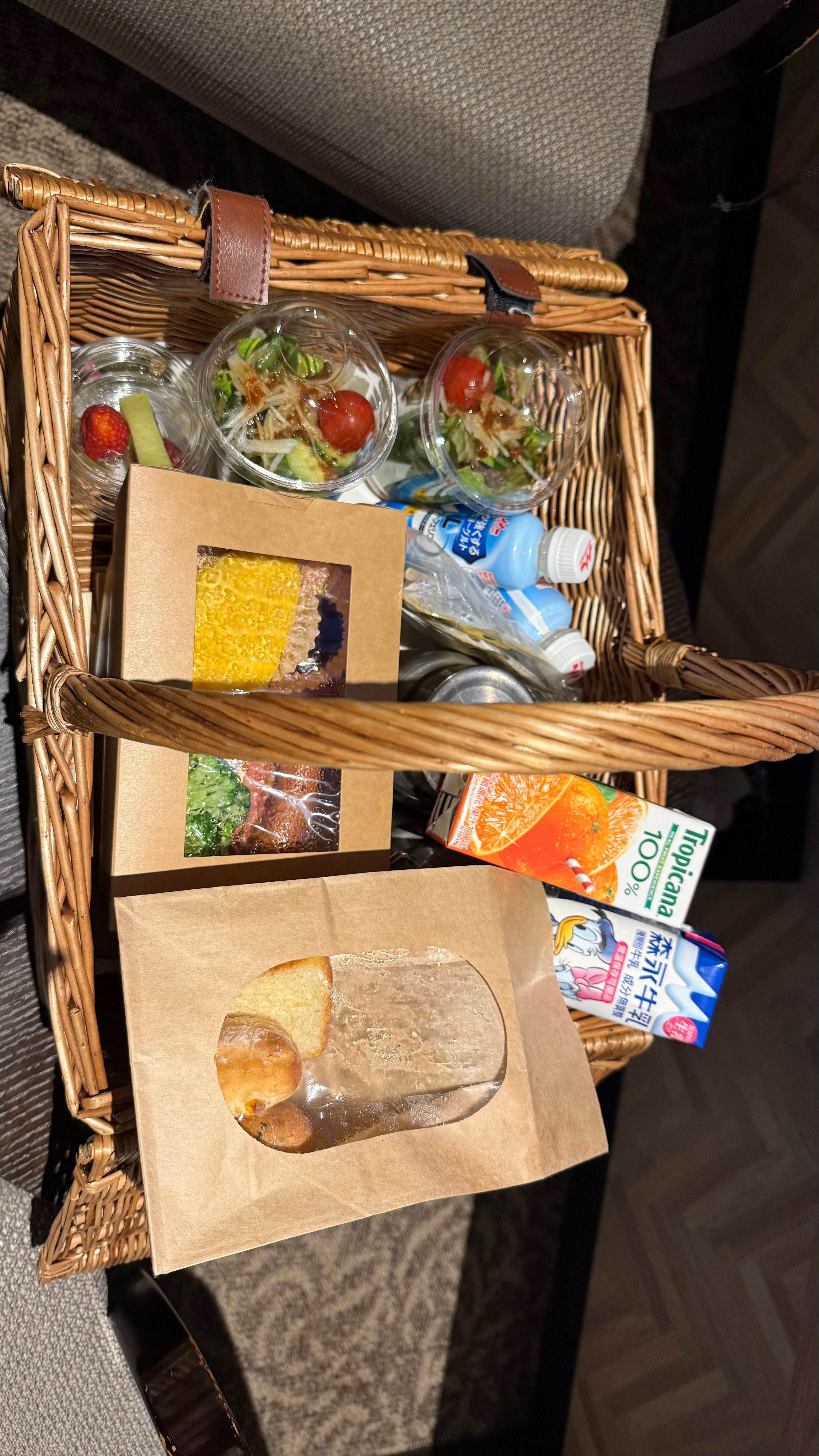 早餐非常豐富，可以預約時間送到房間。