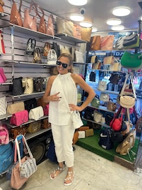 Lots of shops and local culture surrounding the hotel and quiet, NOT ON A MAIN ROAD! But a little strip between the roads which I promise u will appreciate when in Cairo❤️🦄🇨🇦