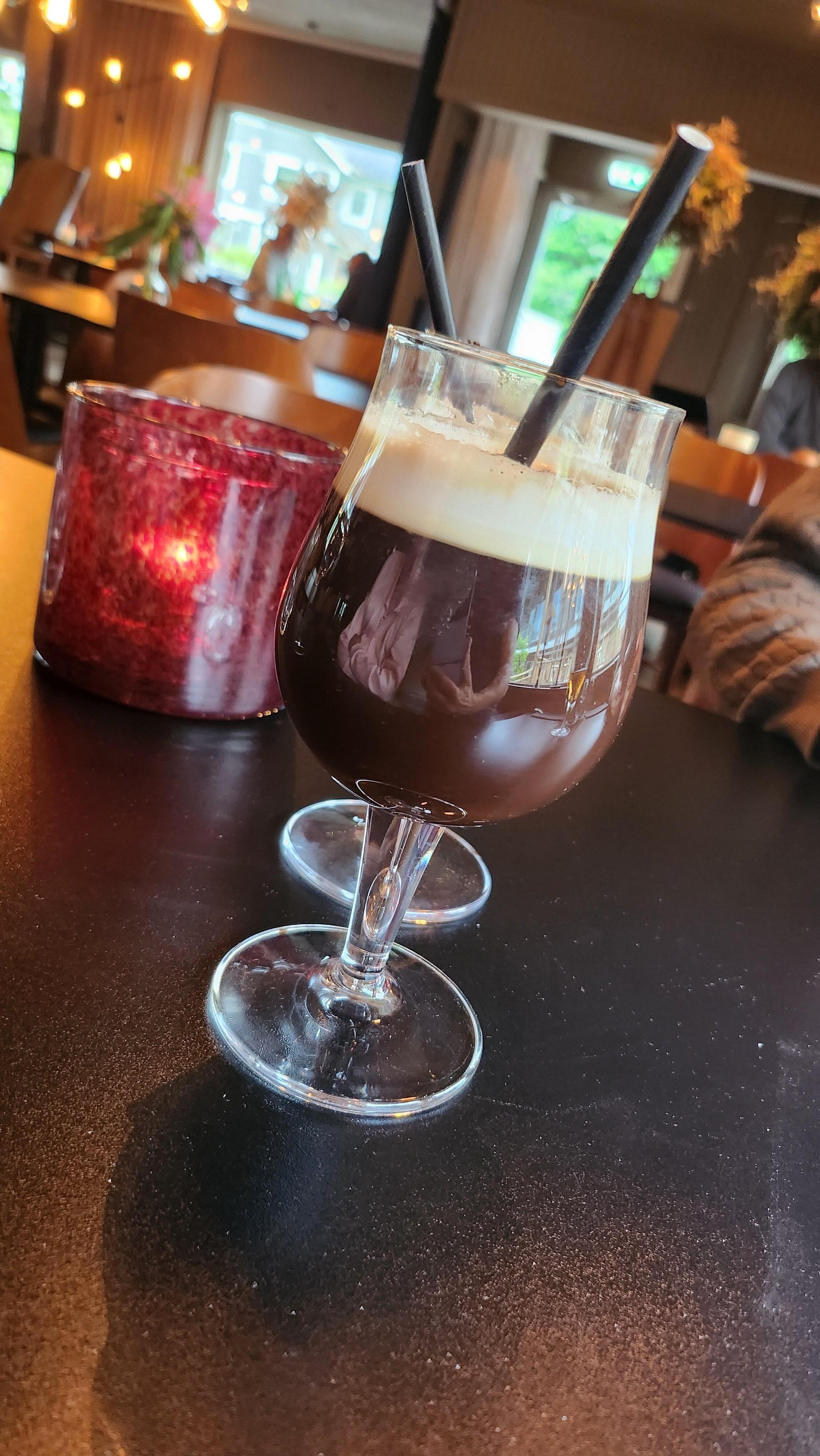 spiste på restaurant ved siden af