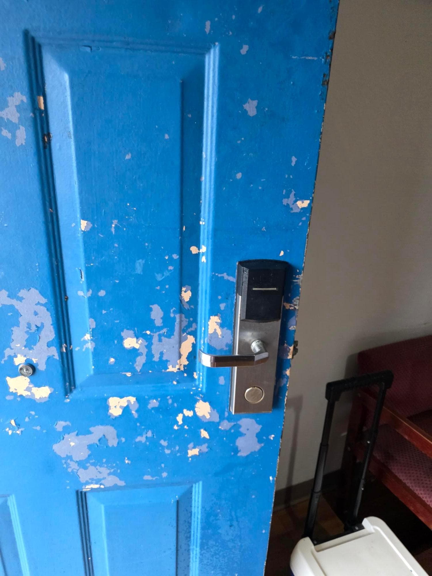 Door badly damaged,
no security bolt