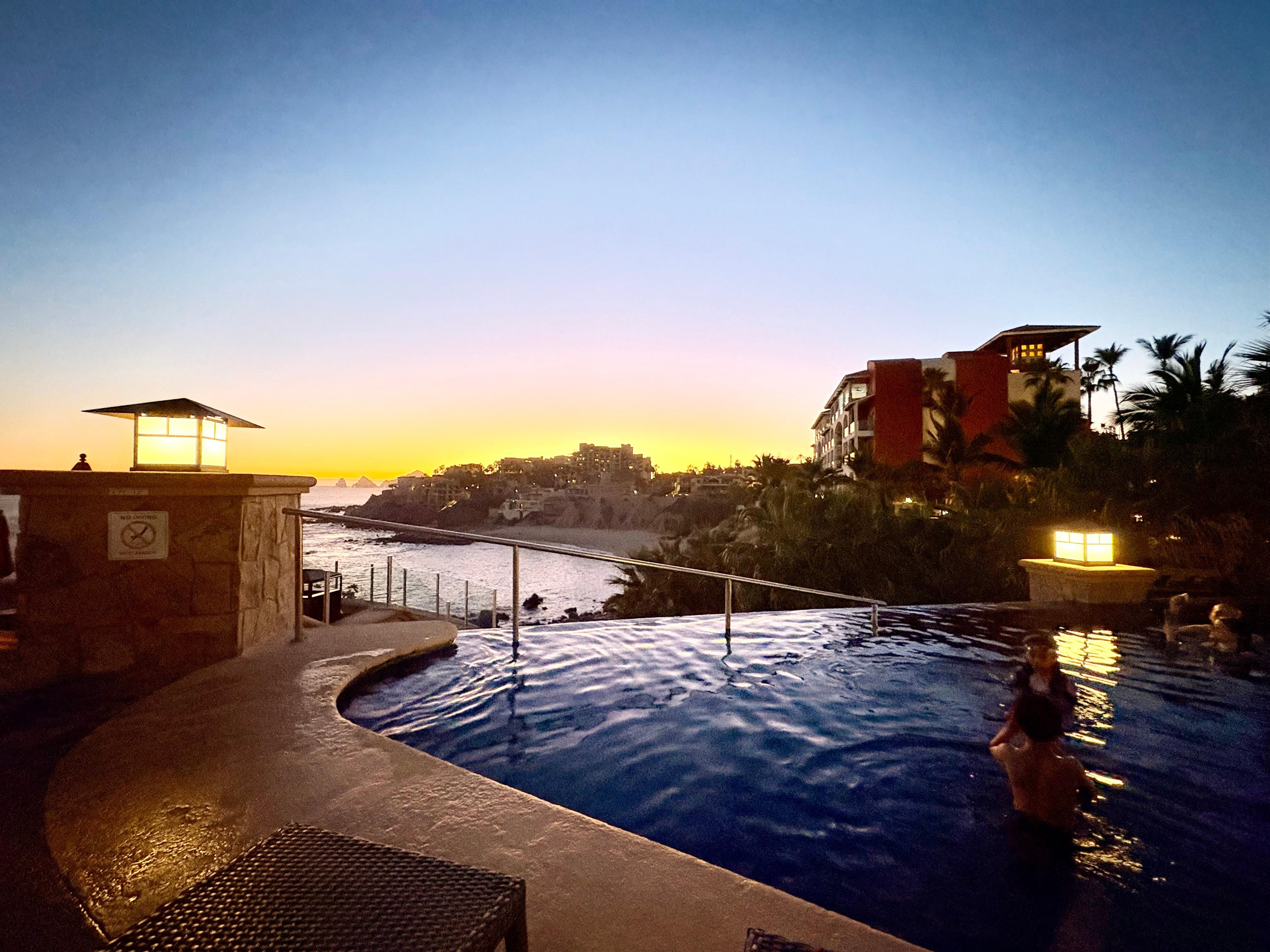 Vista del atardecer desde la alberca.