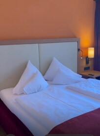 Se você observar vai ver que colchão está menor que a cams