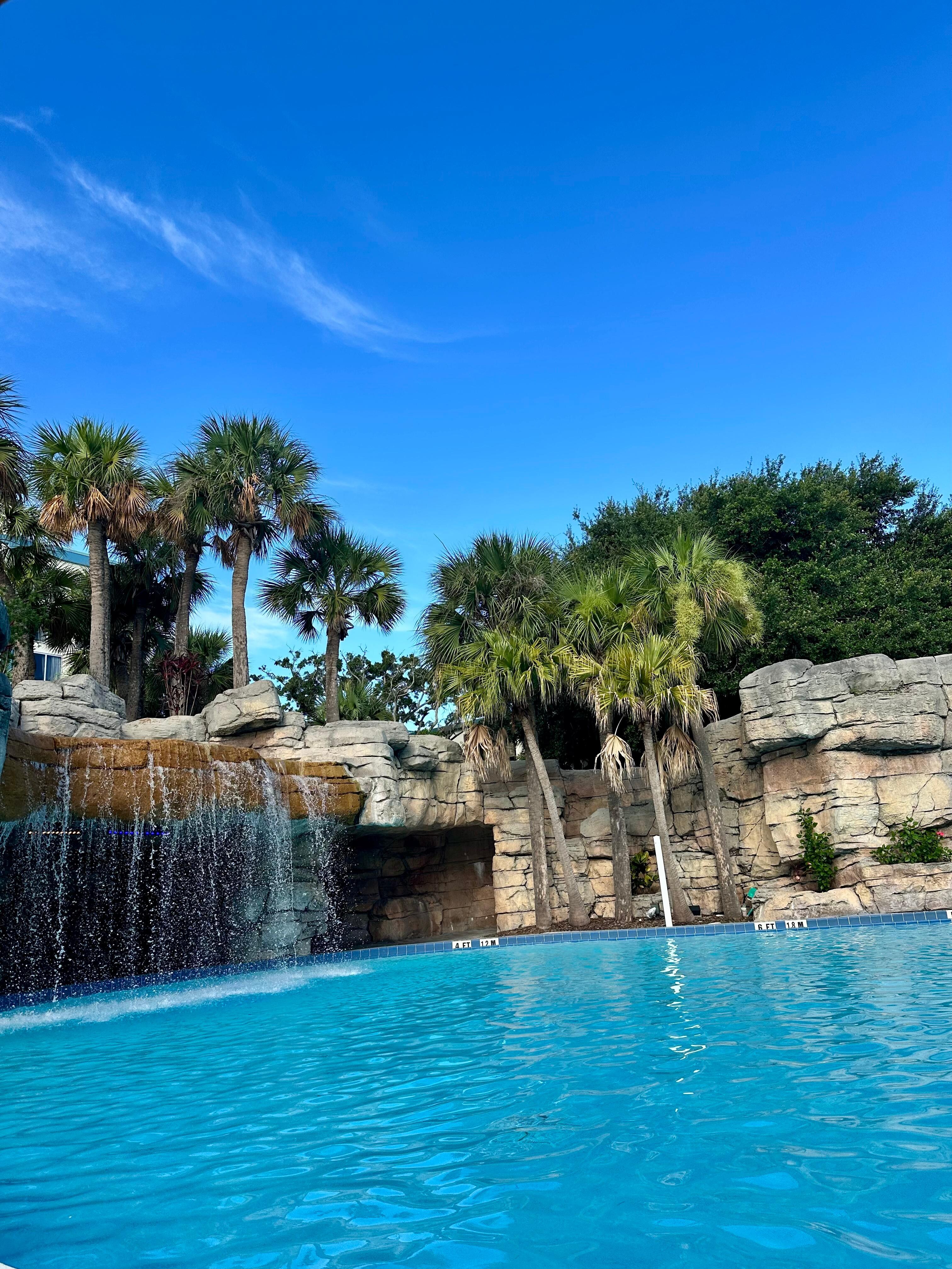 Love the waterfall ambiance. 
