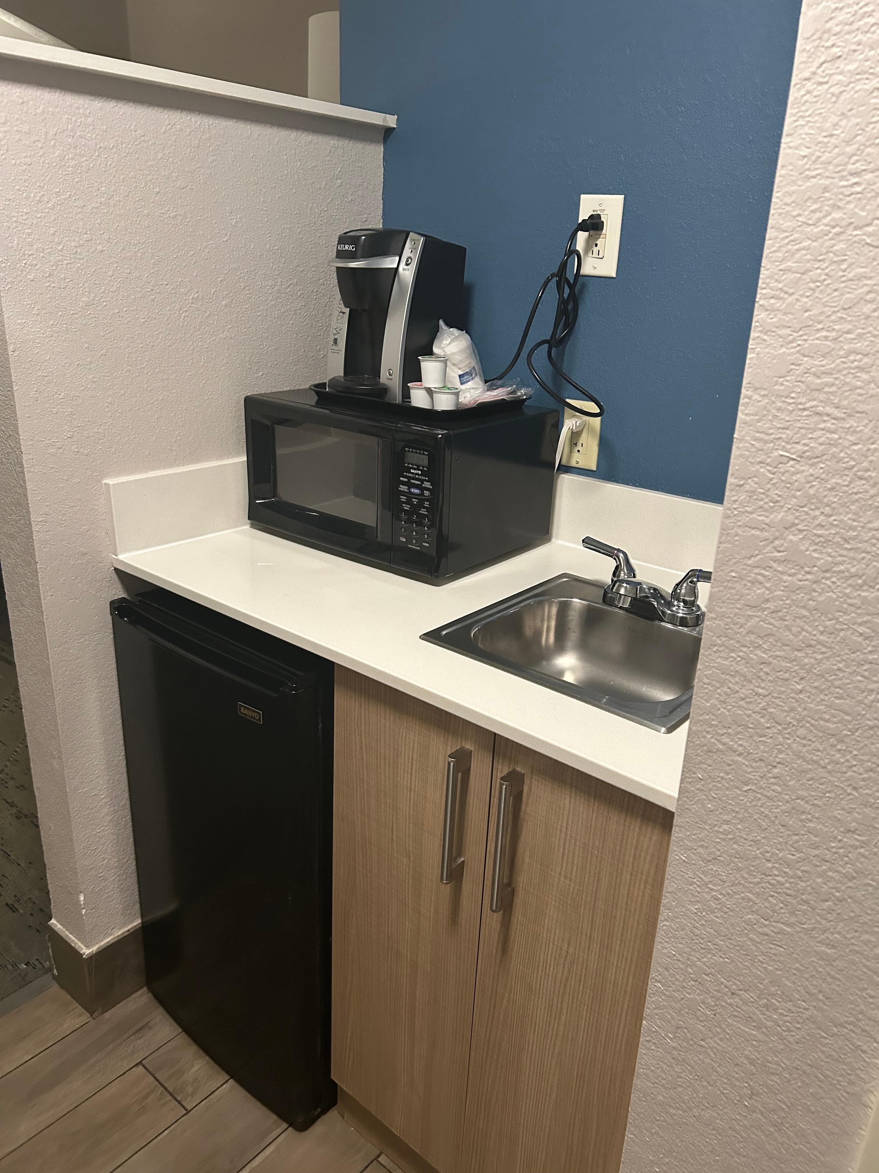 Great to have mini fridge, and coffee/ tea maker and small sink.