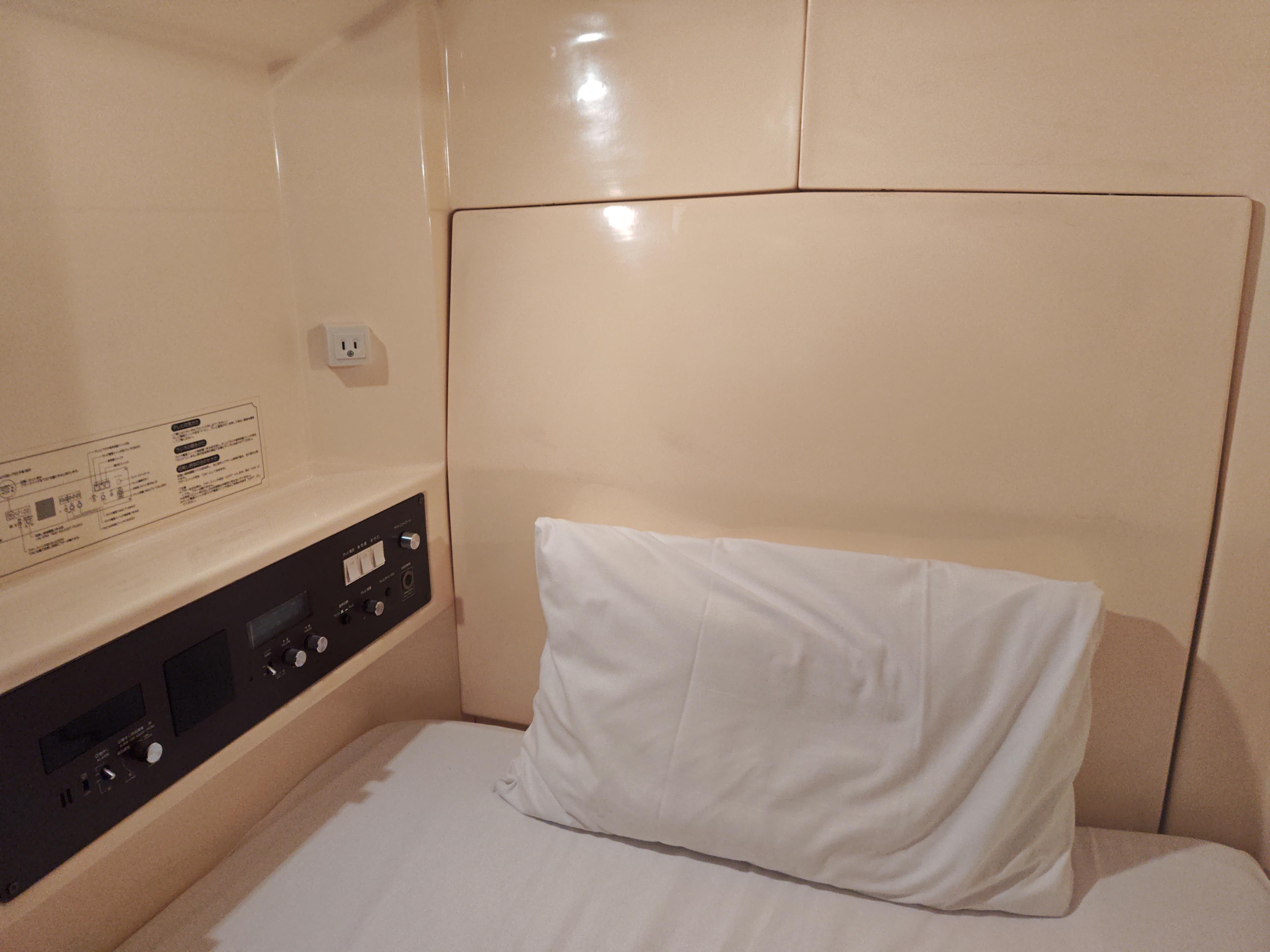 カプセルホテル内部