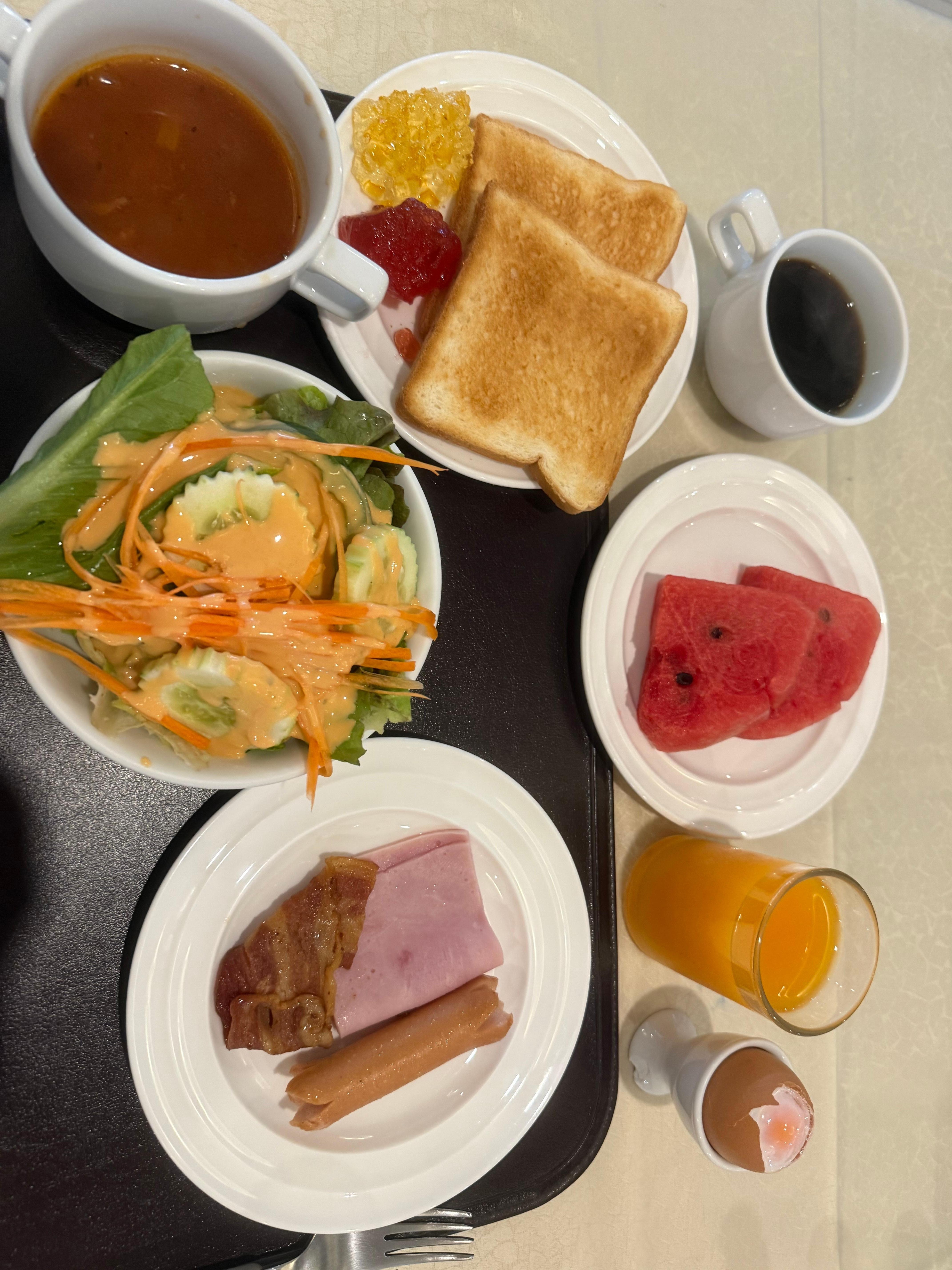 朝食は毎日変わりはないがシンプルながら⭕️