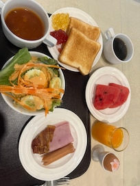 朝食は毎日変わりはないがシンプルながら⭕️