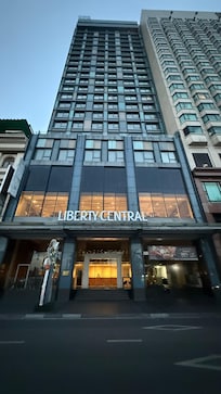 Besser Ibis nehmen und von da ins Distrikt 1 fahren