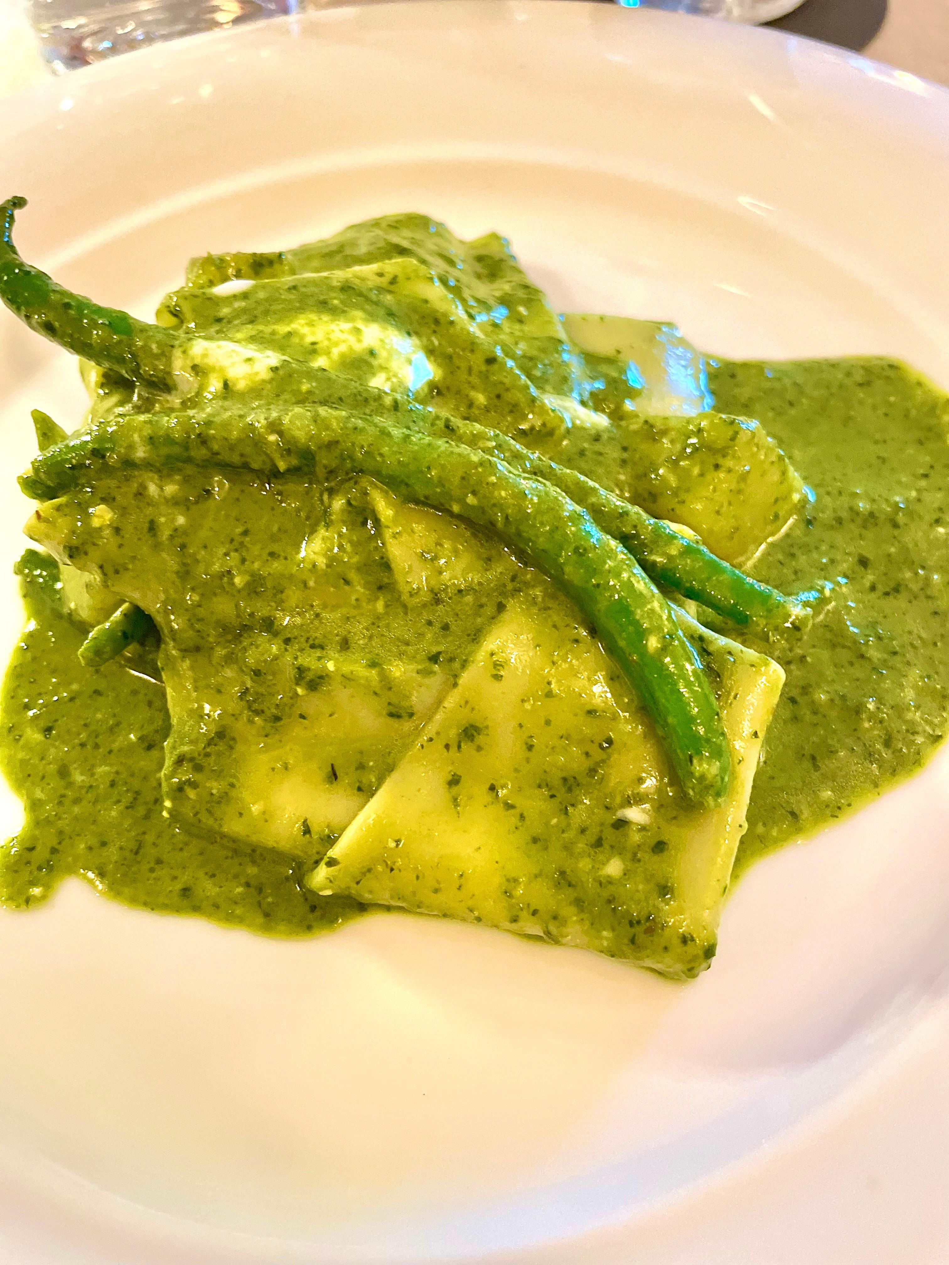 Hotell Argentos ravioli med pestosås