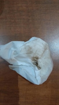 Sol sale ( 2 cm2 nettoyés avec ce mouchoir)