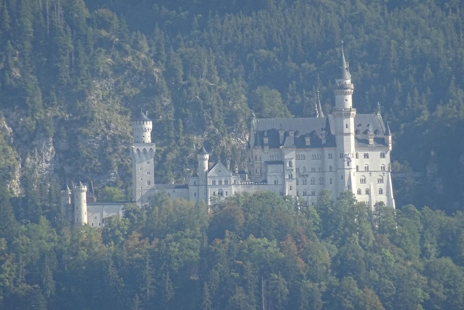 Neuschwanstein vu du jardin. 