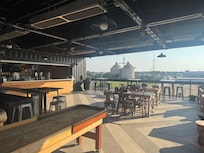 Roof top bar