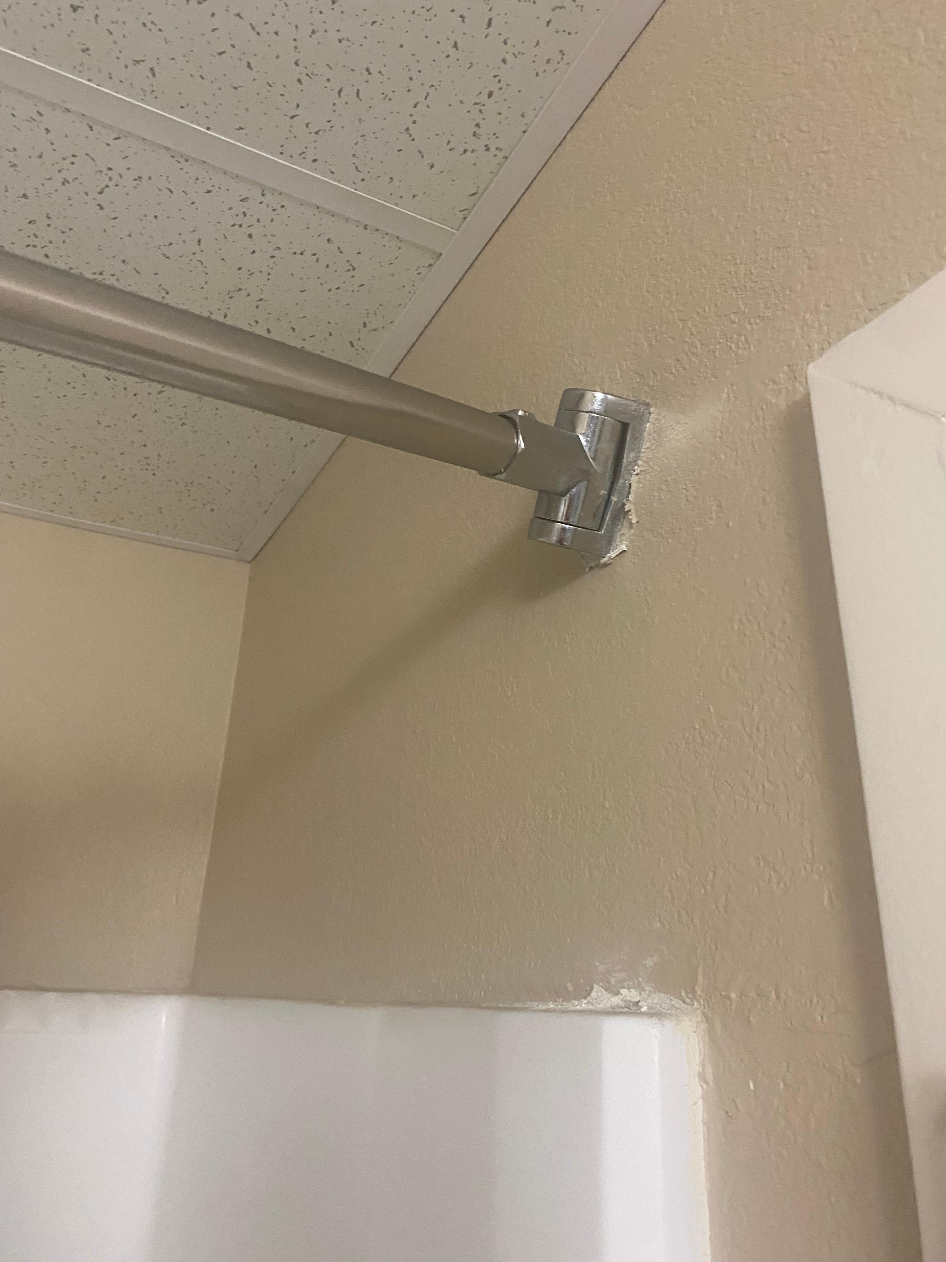 Loose curtain rod 